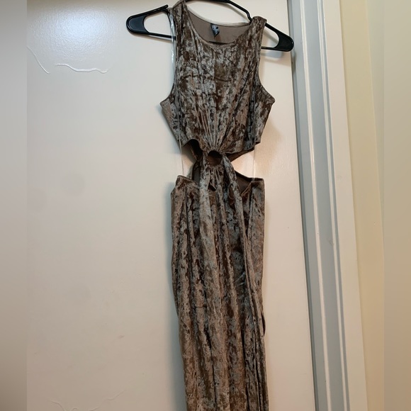 Luna Chix | Dresses | Luna Chix Crushed Velvet Champagne Keyhole Midi ...